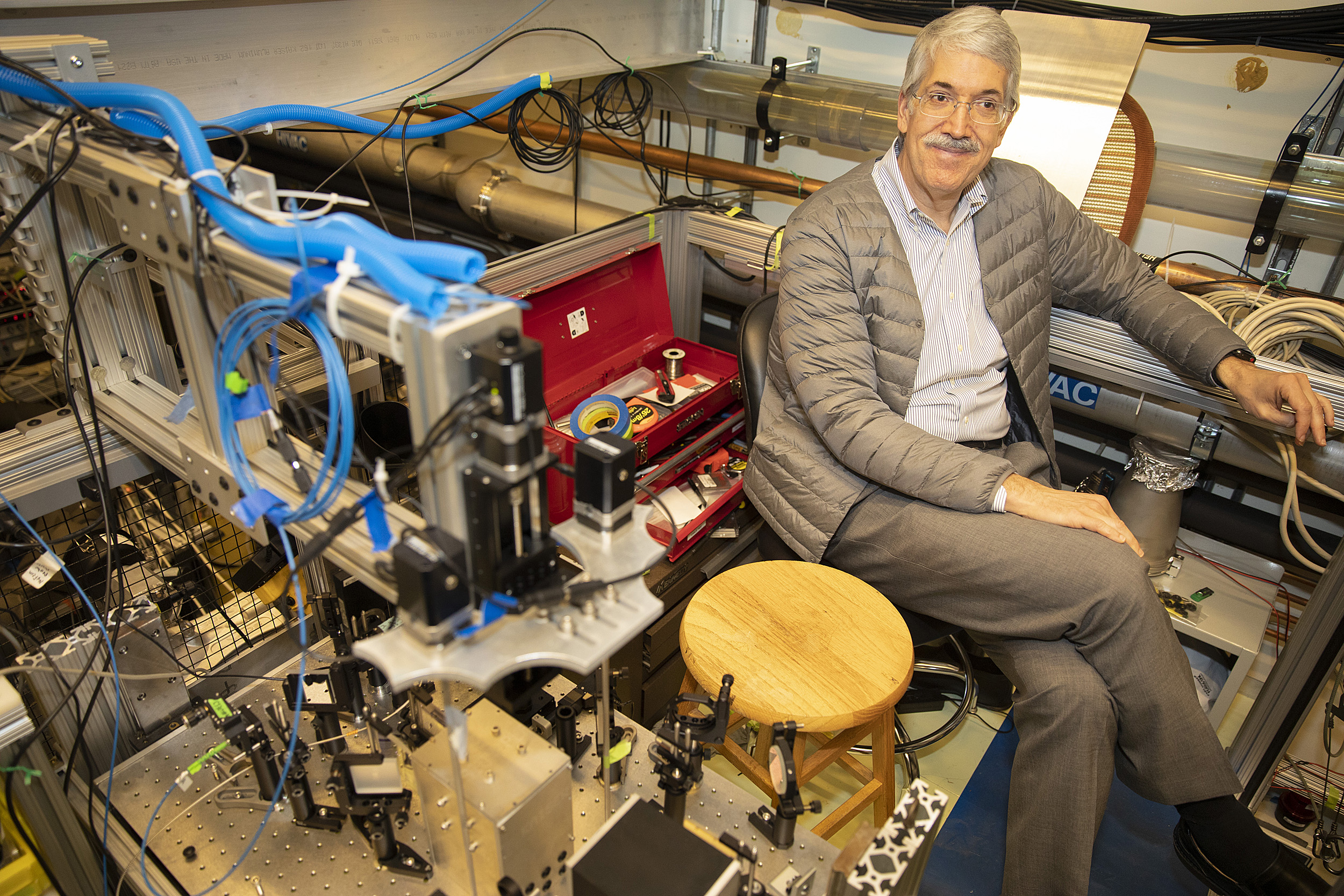 Harvard team helps make most precise measure ever of electron’s charge ...