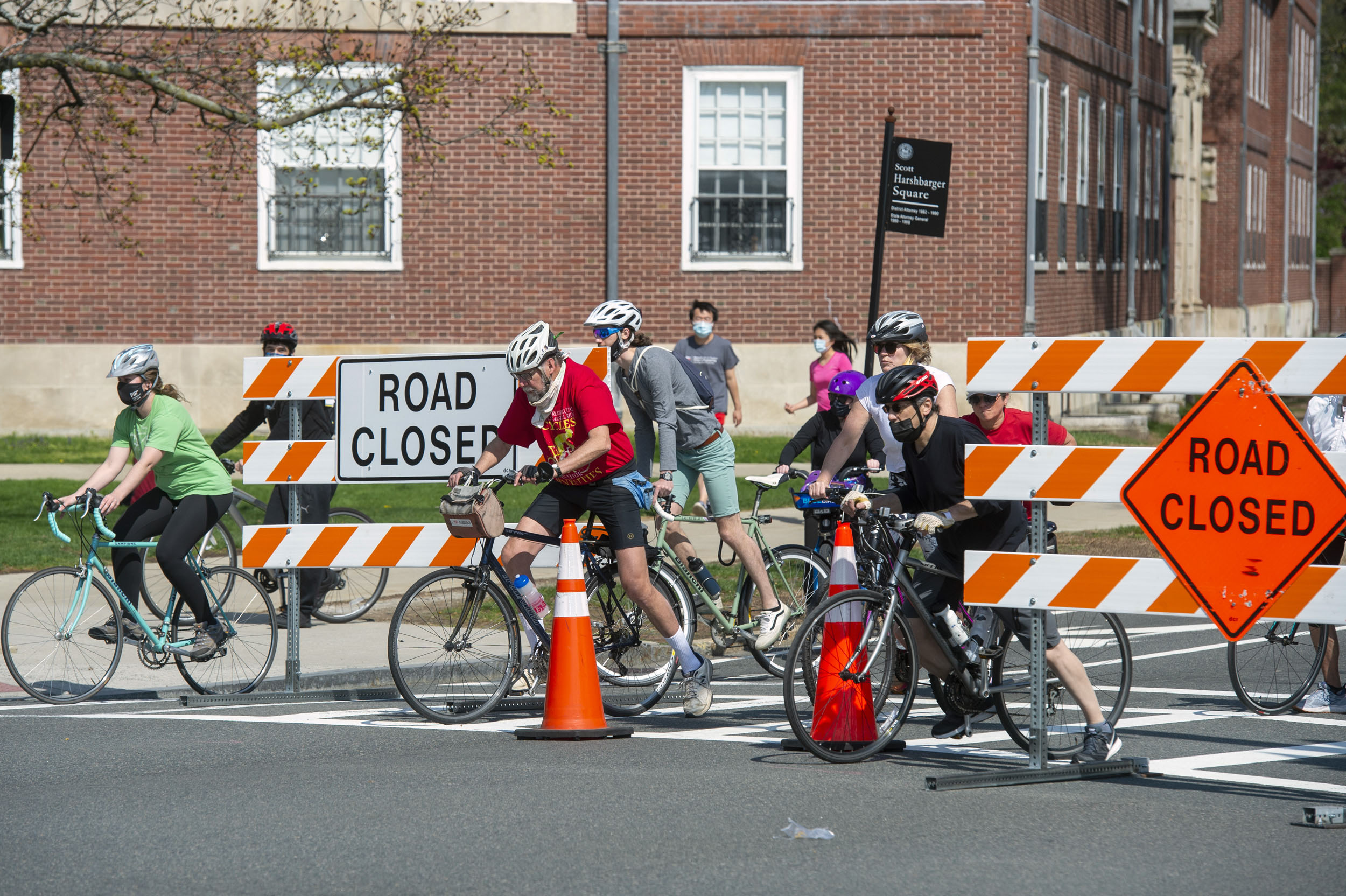 Memorial Drive opens for weekend pedestrians, cyclists — Harvard Gazette