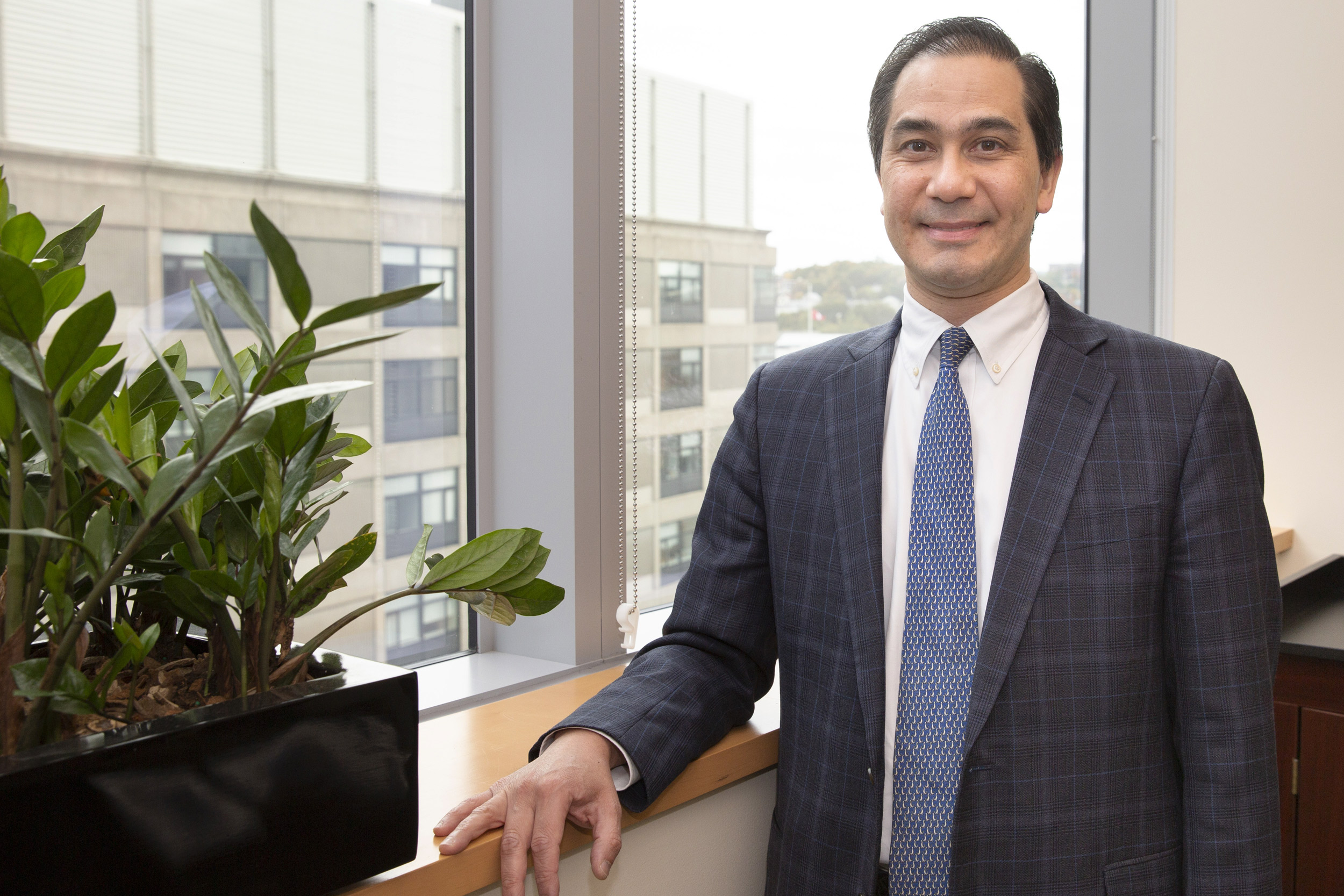 Dan Barouch receives Ledlie Prize for vaccine work — Harvard Gazette